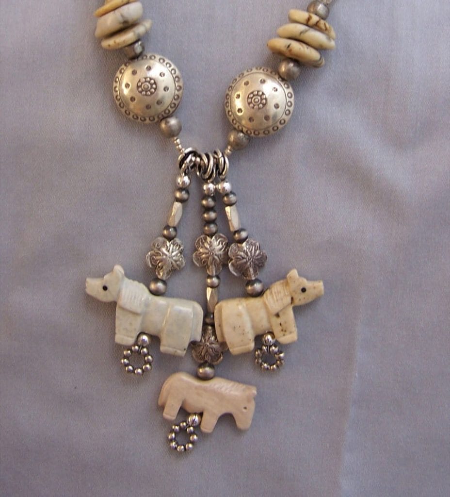 N1452 "Three White Horses" - Summer Rose Lady